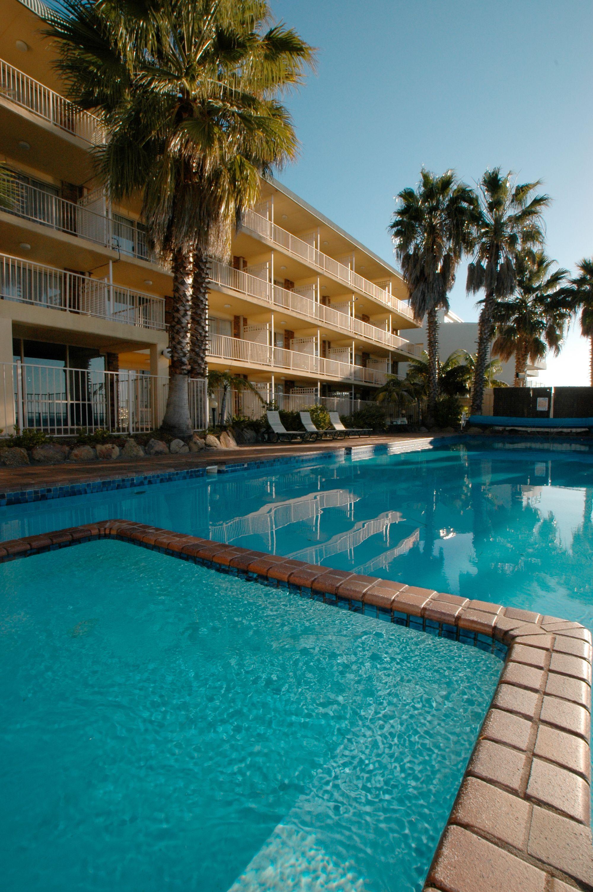 HOTEL BEACHCOMBER | ⋆⋆⋆ | TOUKLEY, AUSTRALIA | SEASON DEALS FROM $105