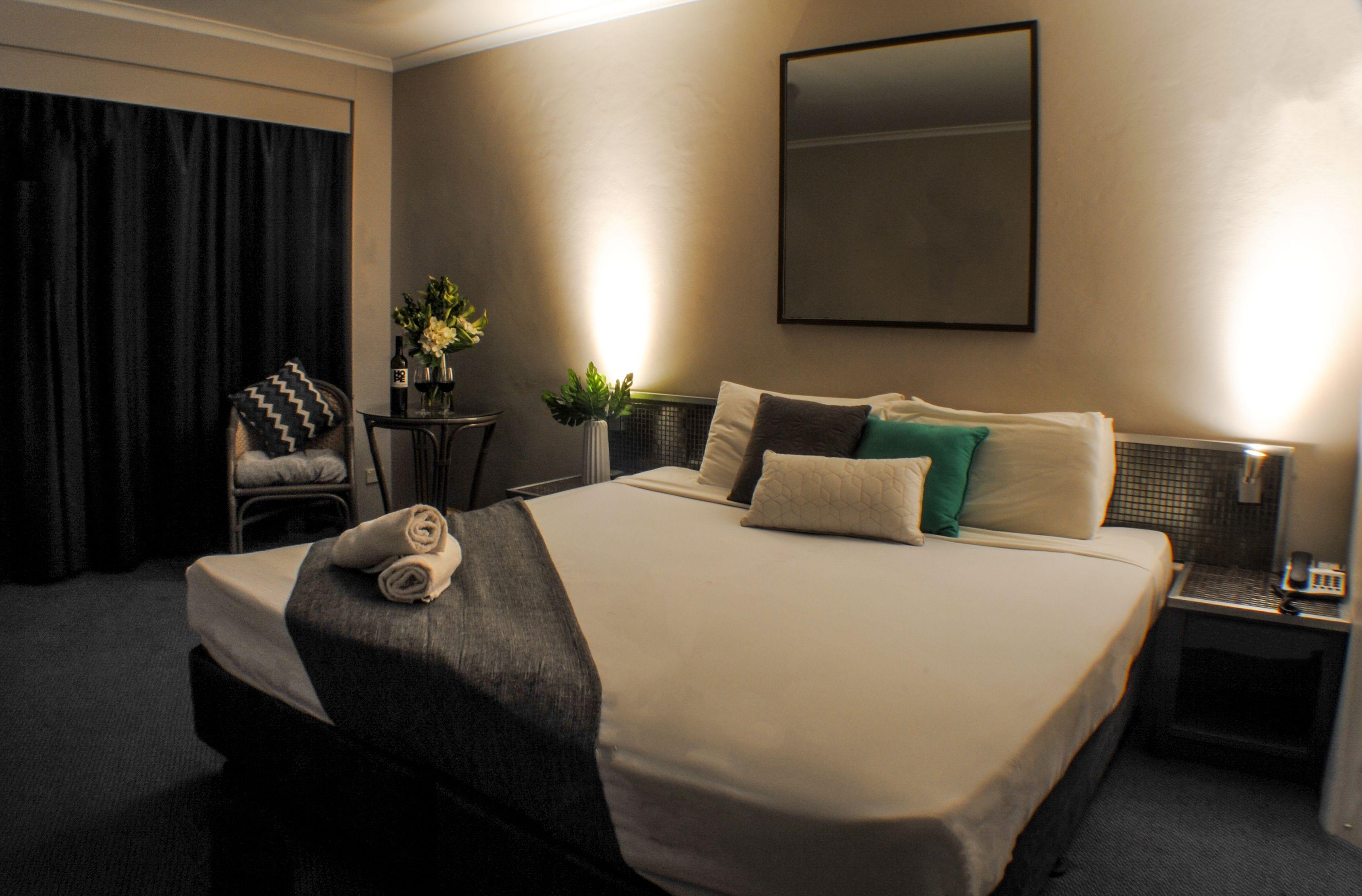 HOTEL BEACHCOMBER | ⋆⋆⋆ | TOUKLEY, AUSTRALIA | SEASON DEALS FROM $105