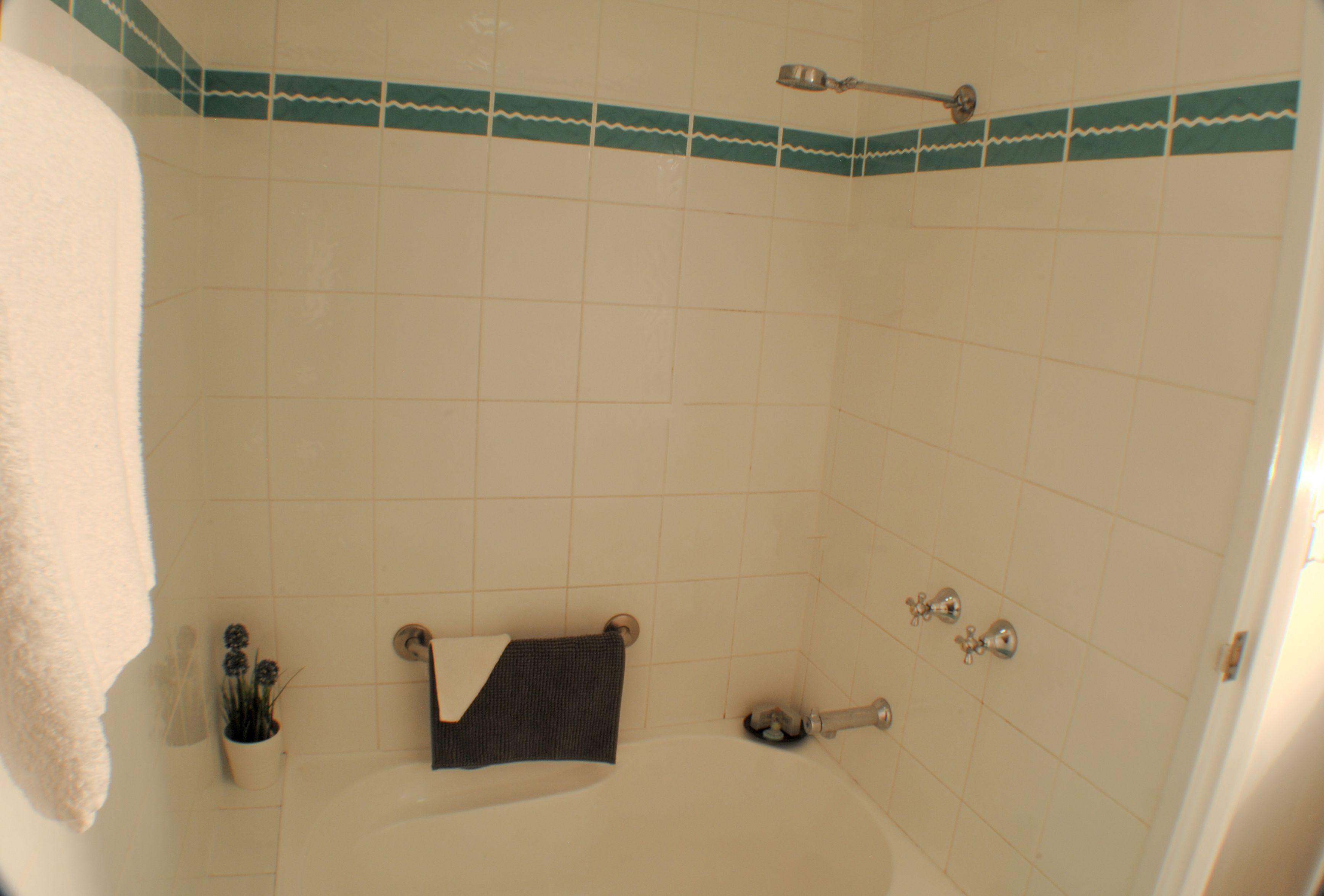 HOTEL BEACHCOMBER | ⋆⋆⋆ | TOUKLEY, AUSTRALIA | SEASON DEALS FROM $105