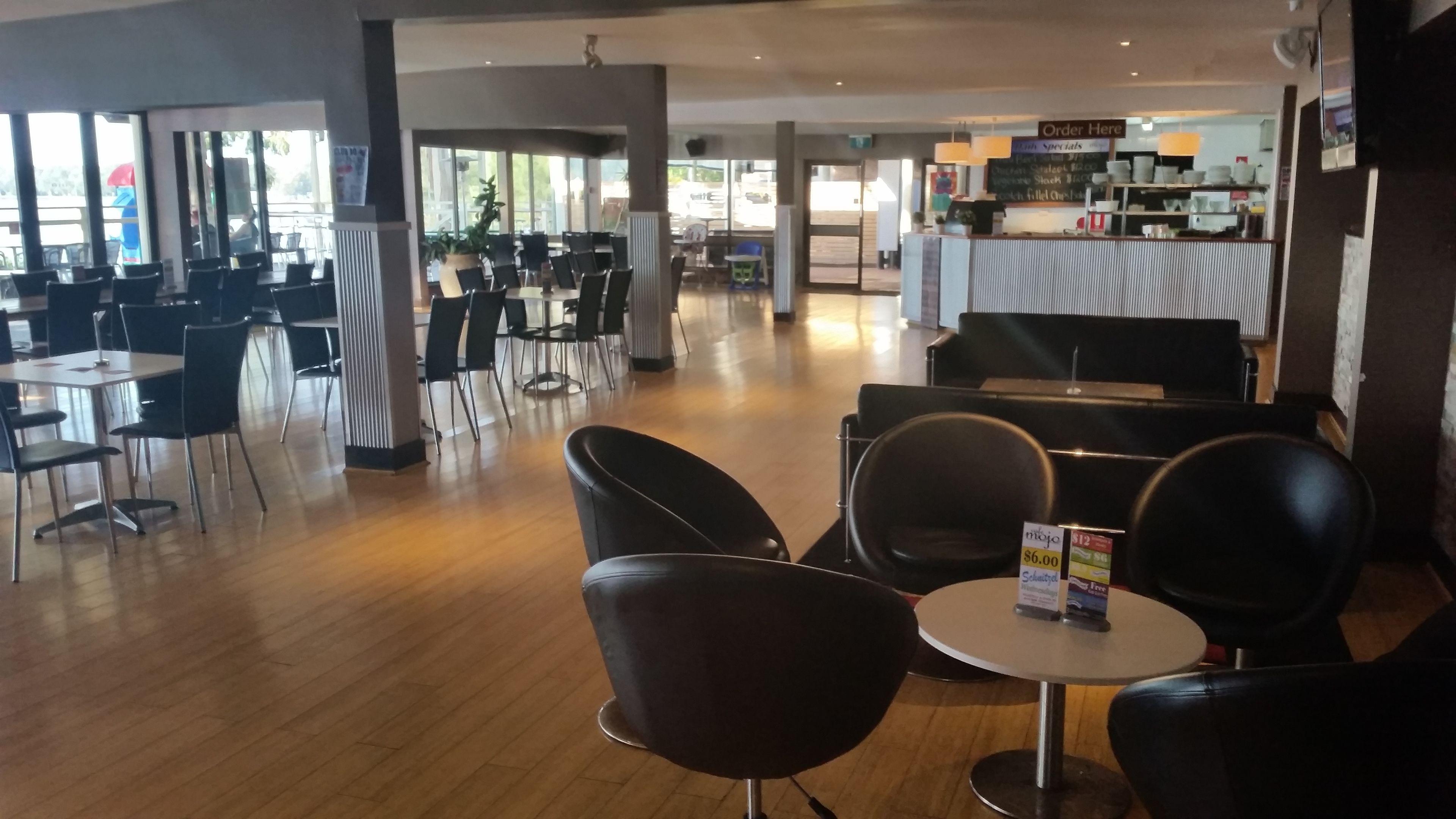 HOTEL BEACHCOMBER | ⋆⋆⋆ | TOUKLEY, AUSTRALIA | SEASON DEALS FROM $105