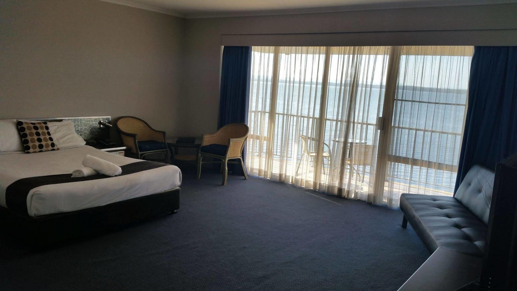 HOTEL BEACHCOMBER | ⋆⋆⋆ | TOUKLEY, AUSTRALIA | SEASON DEALS FROM $105